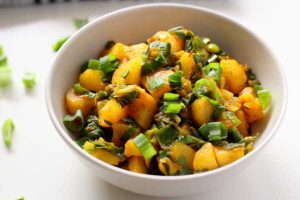 Potato Spring Onion Curry Recipe| How to make Potato Spring Onion Curry