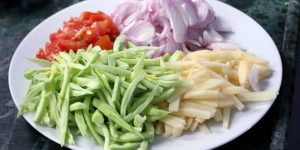 Aloo Parval Sabzi, Recipe of Aloo Parval Dry Sabji - WeRecipes