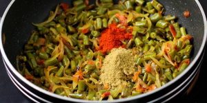 Green Beans Onion Tomato Recipe, How to make Fansi Sabzi