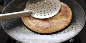 Surati Bhakhri Recipe, How to make Surti Bhakri - WeRecipes